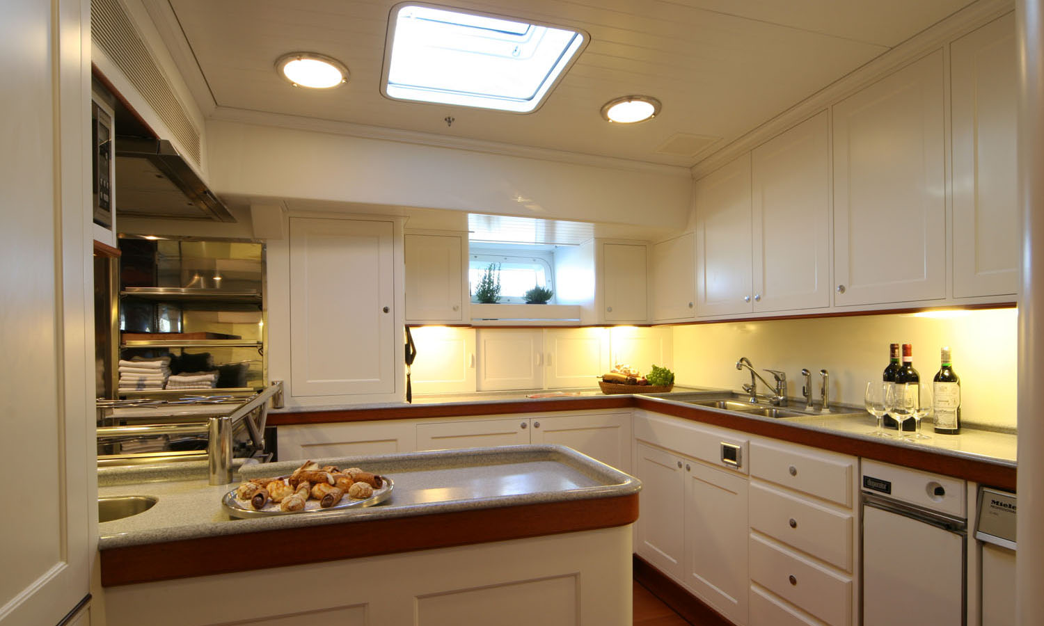 Yacht CAVALLO, Baltic Yachts | CHARTERWORLD Luxury Superyacht Charters